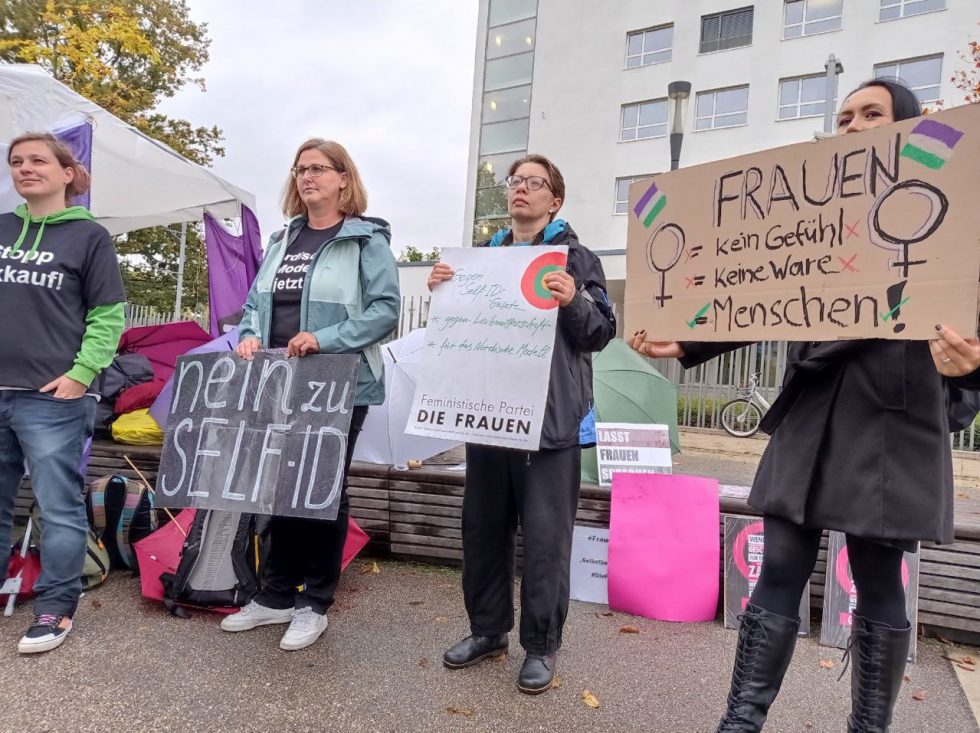Initiative "Lasst Frauen Sprechen!" - Feministische Aktionsgruppe